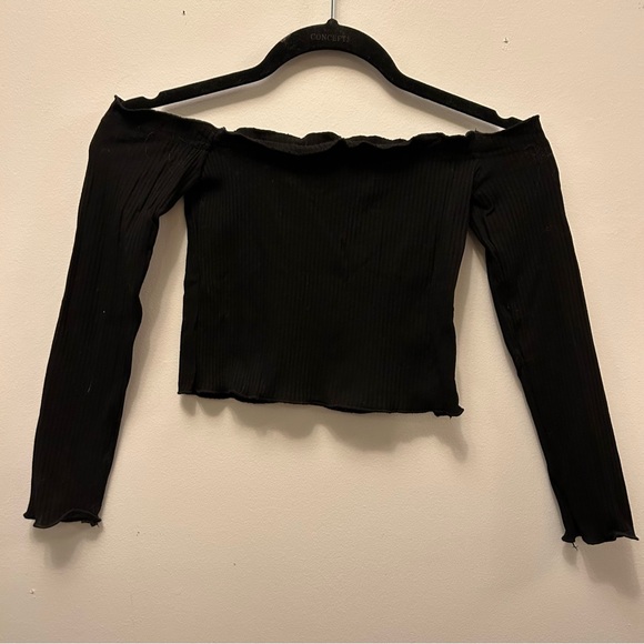 Zaful | Tops | Zaful Axs Black Ribbed Ls Off The Shoulder Crop Top ...